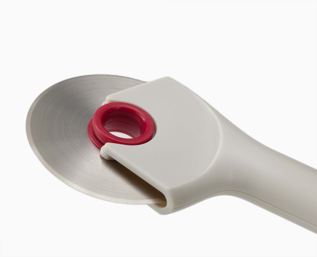 Ringo Pizza Cutter With Removeable Blade | Joseph Joseph UK