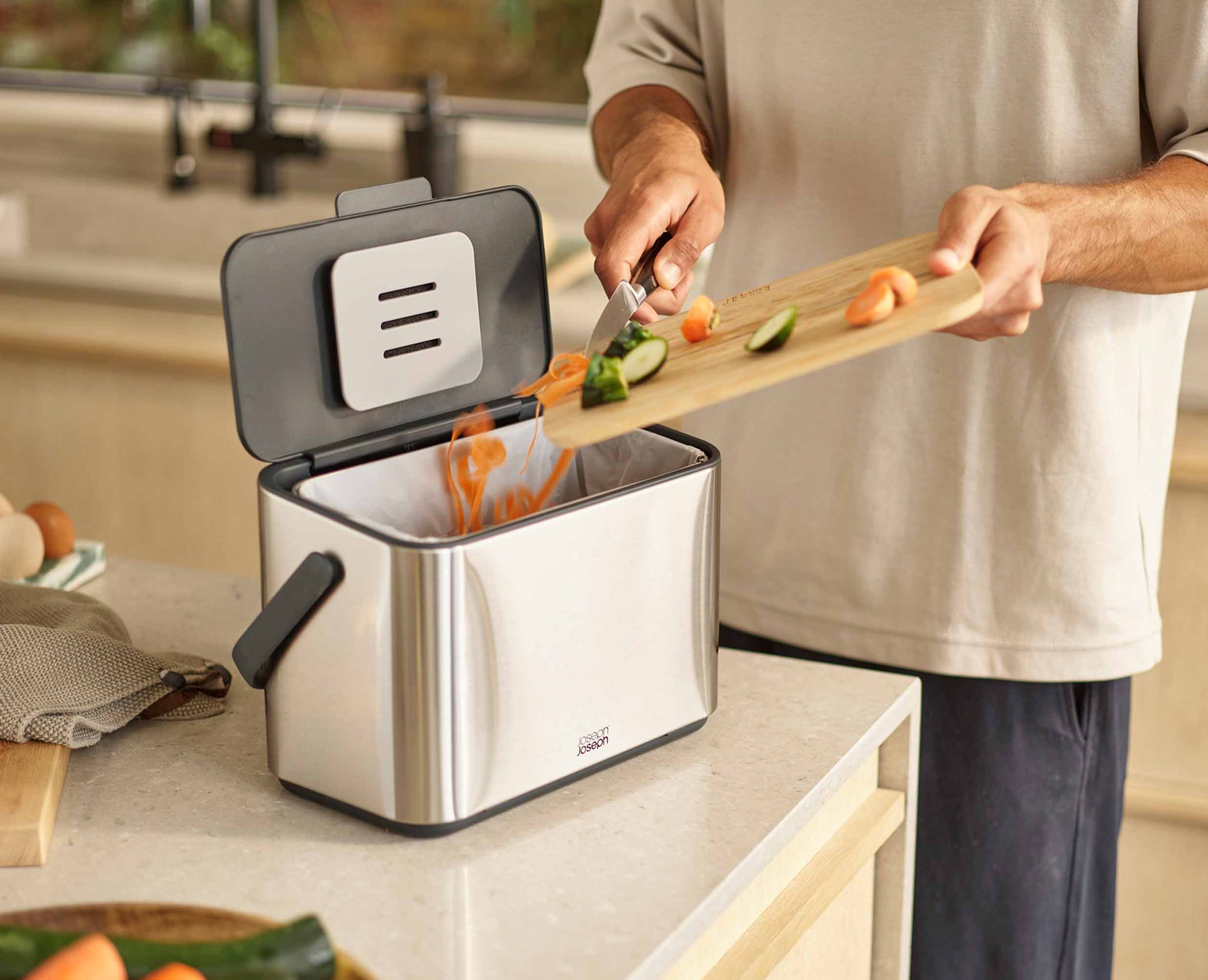 4L Stainless Steel Food Waste Bin | Joseph Joseph UK