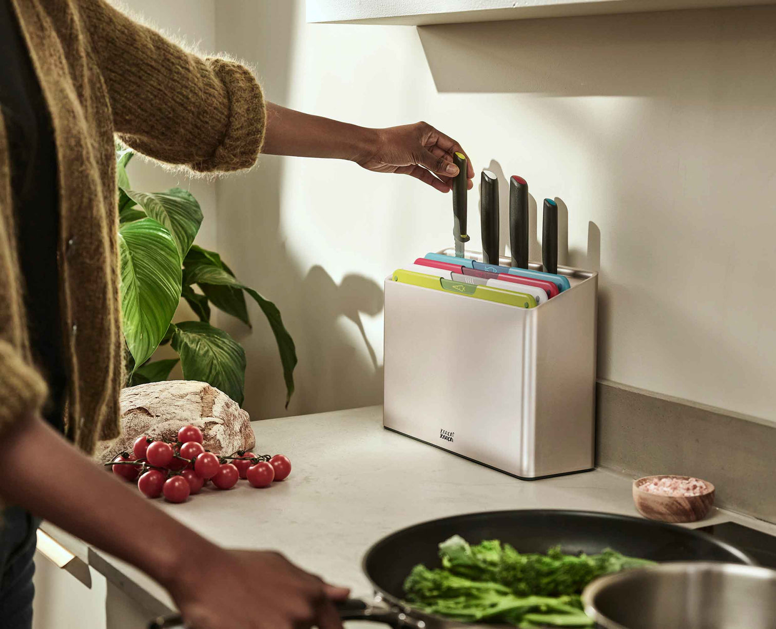 Folio 8-piece Knife and Chopping Board Set | Joseph Joseph UK