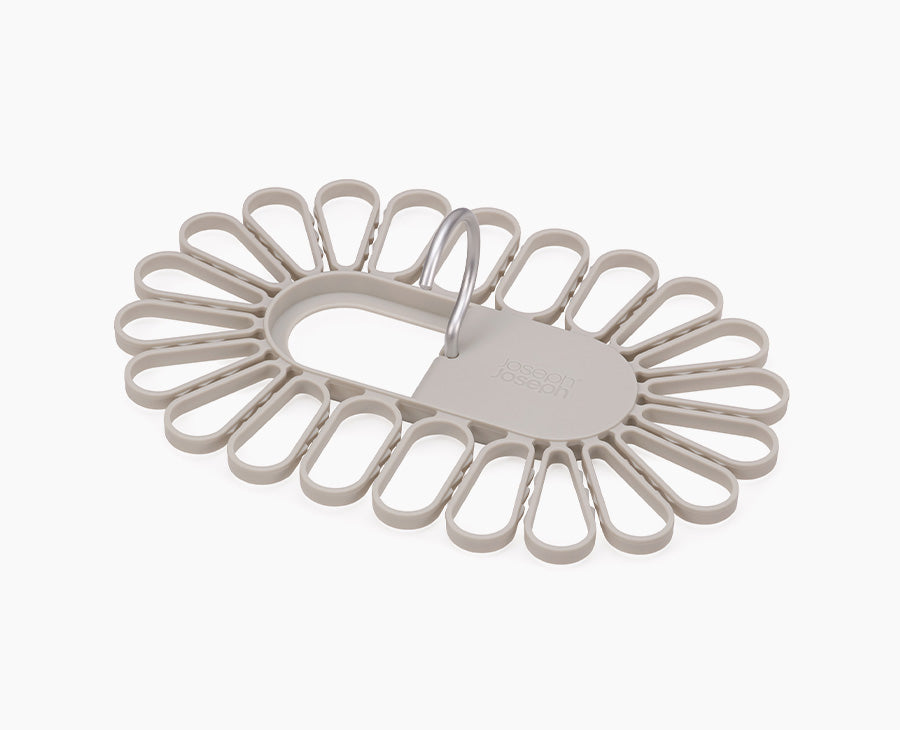 Petal™ 22-piece Sock Hanger With Clips | Joseph Joseph UK