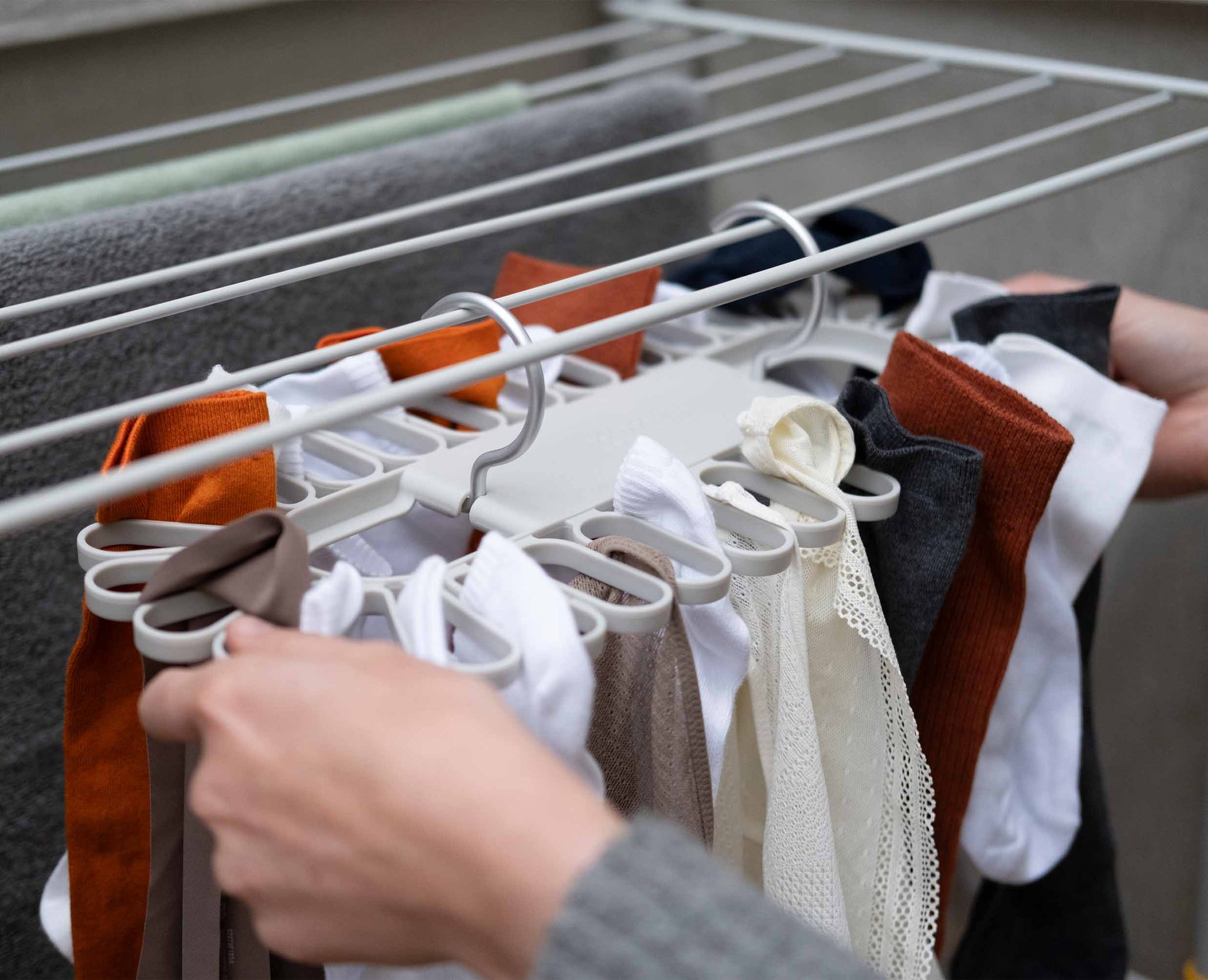 Petal™ 32-piece Ecru Sock Drying Hanger | Joseph Joseph UK