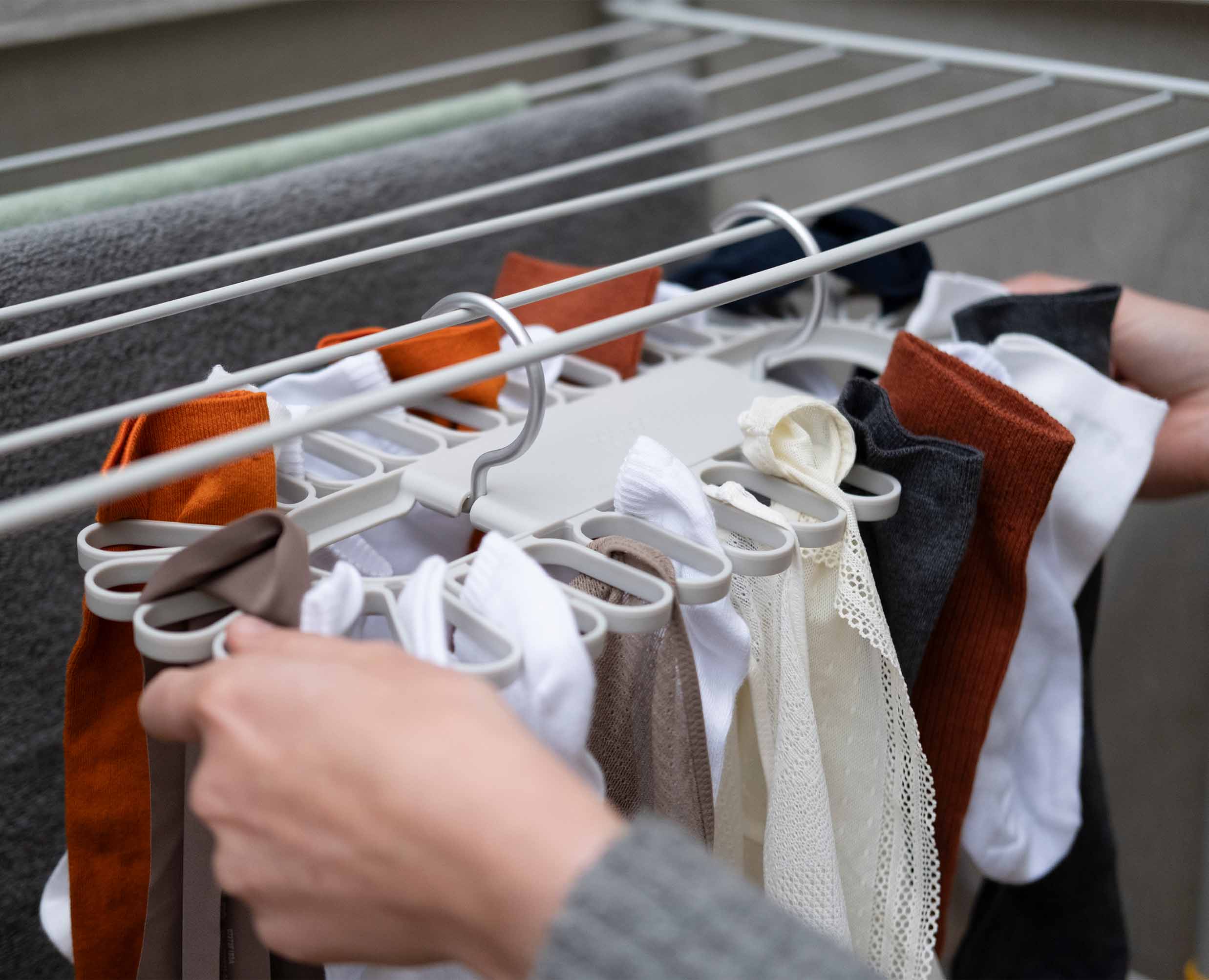 Petal™ 32-piece Ecru Sock Drying Hanger | Joseph Joseph UK