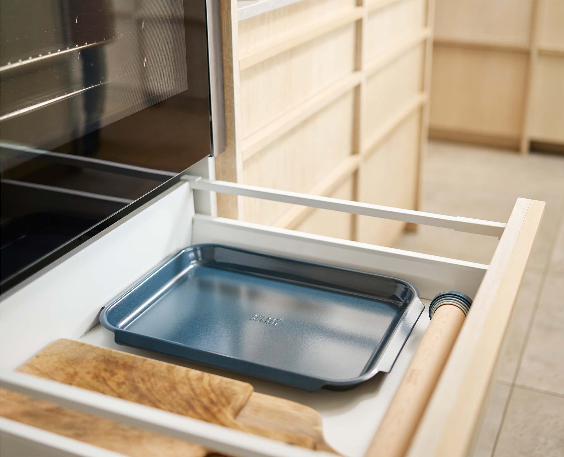 Nest™ Bake Large Baking Tray | Joseph Joseph UK