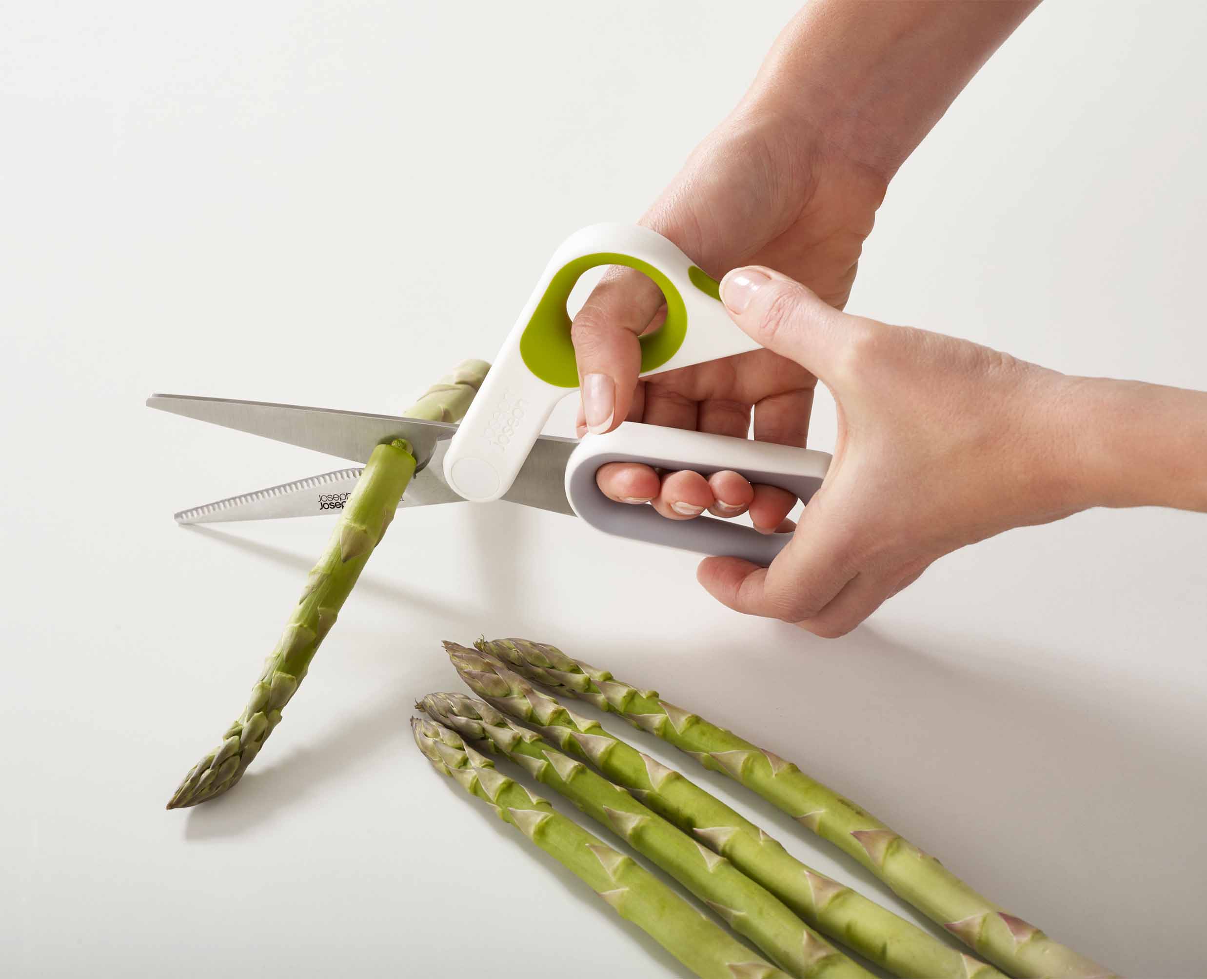 PowerGrip™ Kitchen Scissors | Joseph Joseph UK