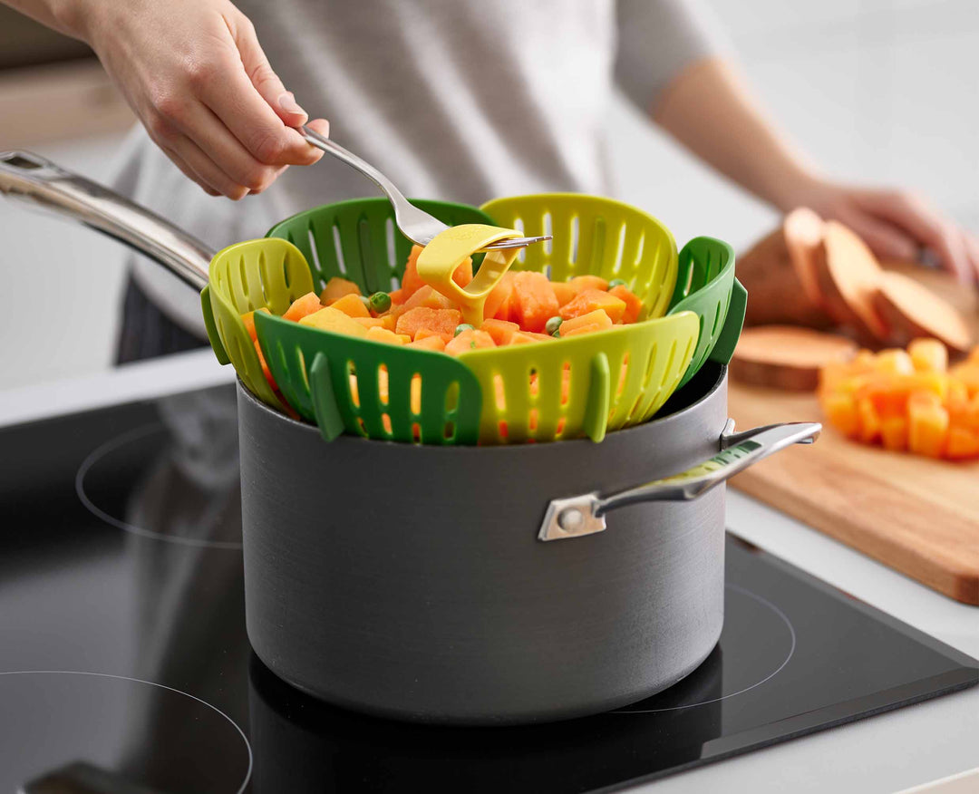 Bloom™ Folding Steamer Basket | Joseph Joseph UK