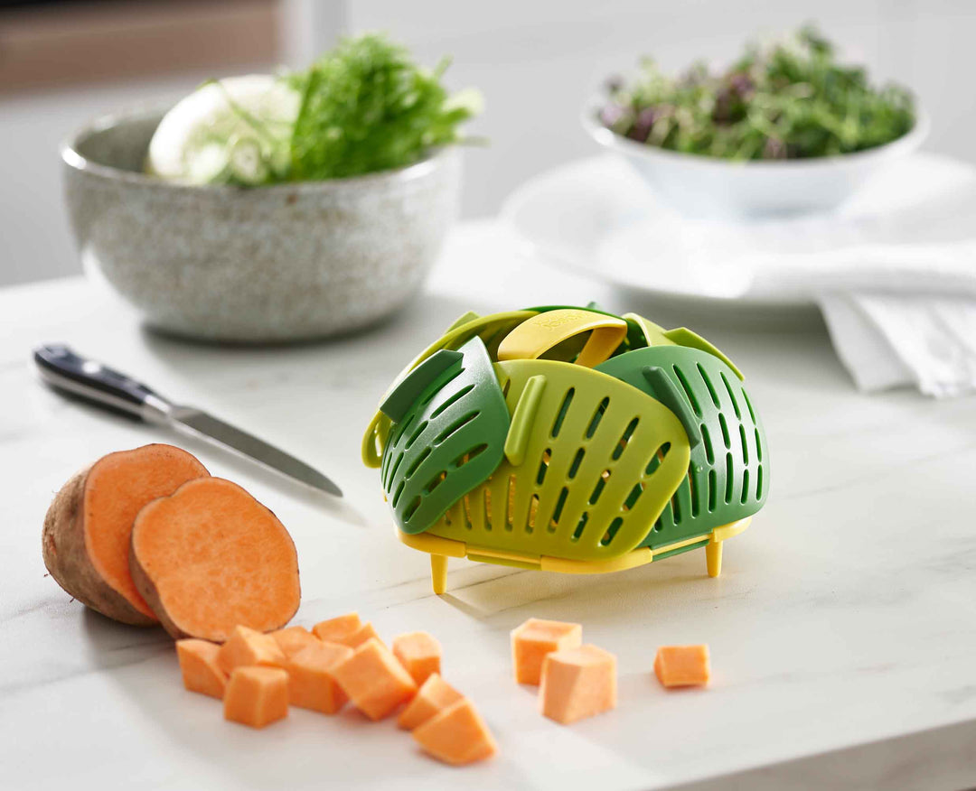 Bloom™ Folding Steamer Basket | Joseph Joseph UK