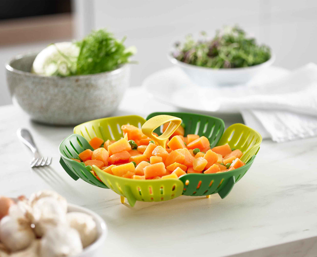 Bloom™ Folding Steamer Basket | Joseph Joseph UK