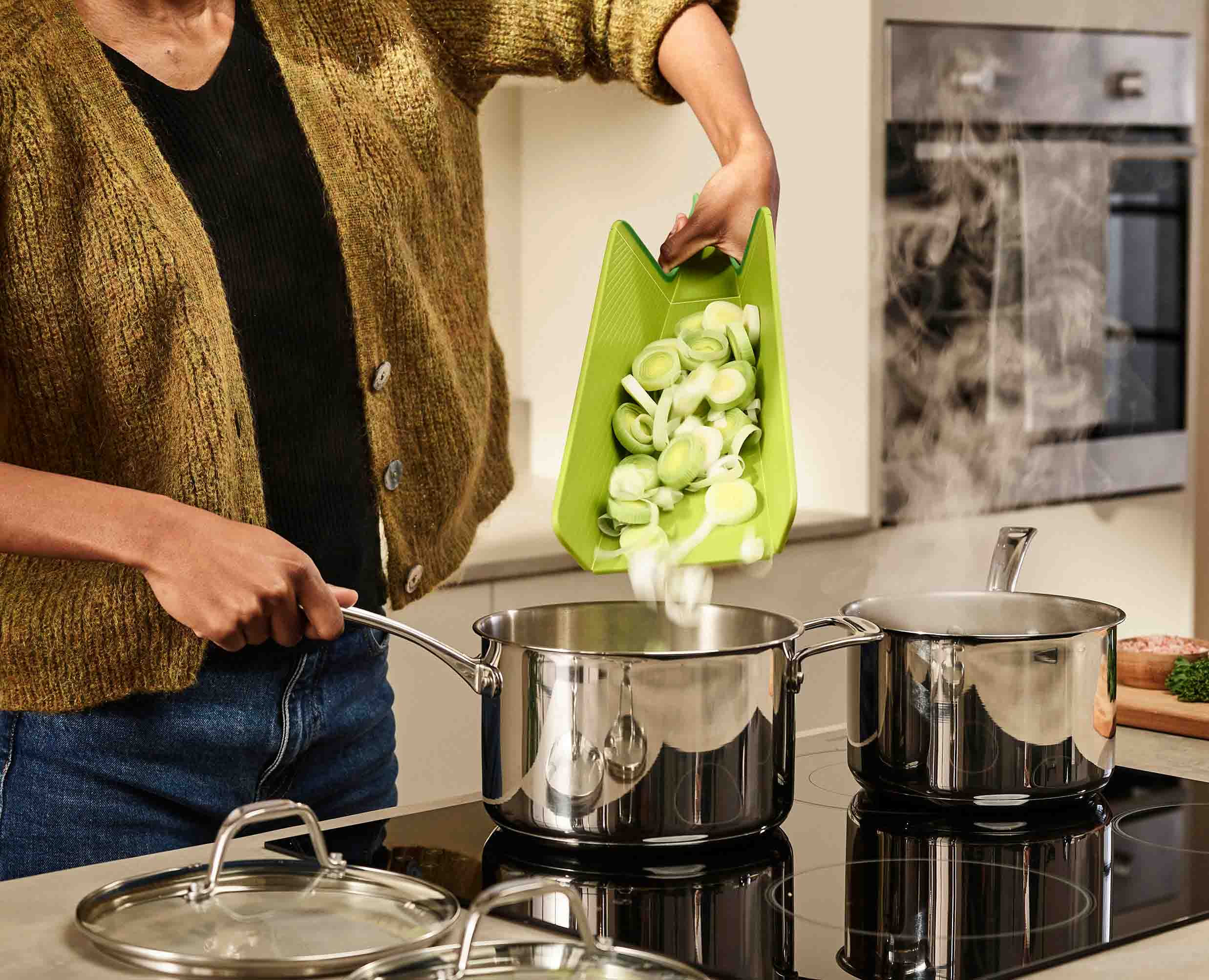 Chop2Pot™ Plus Folding Chopping Board - Green | Joseph Joseph UK