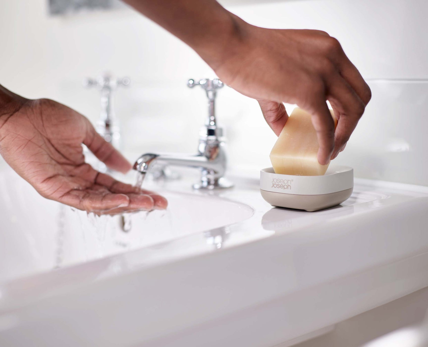 Slim™ Compact Soap Dish - Ecru | Joseph Joseph UK