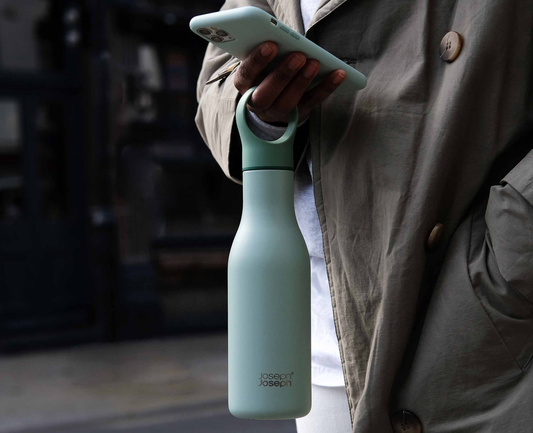 Loop™ Vacuum Insulated Water Bottle - Green | Joseph Joseph UK