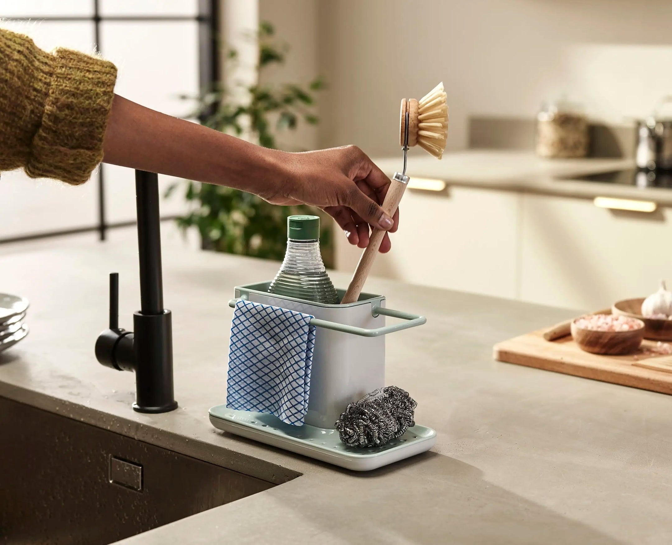 Caddy™ Kitchen Sink Organiser - Stone-Green | Joseph Joseph UK